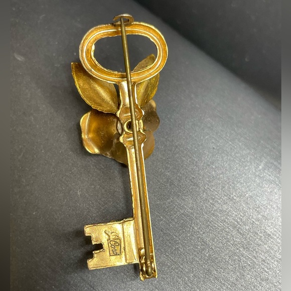 Coro | Jewelry | Coro Pegasus Skeleton Key With A Rose In Gold Tone ...
